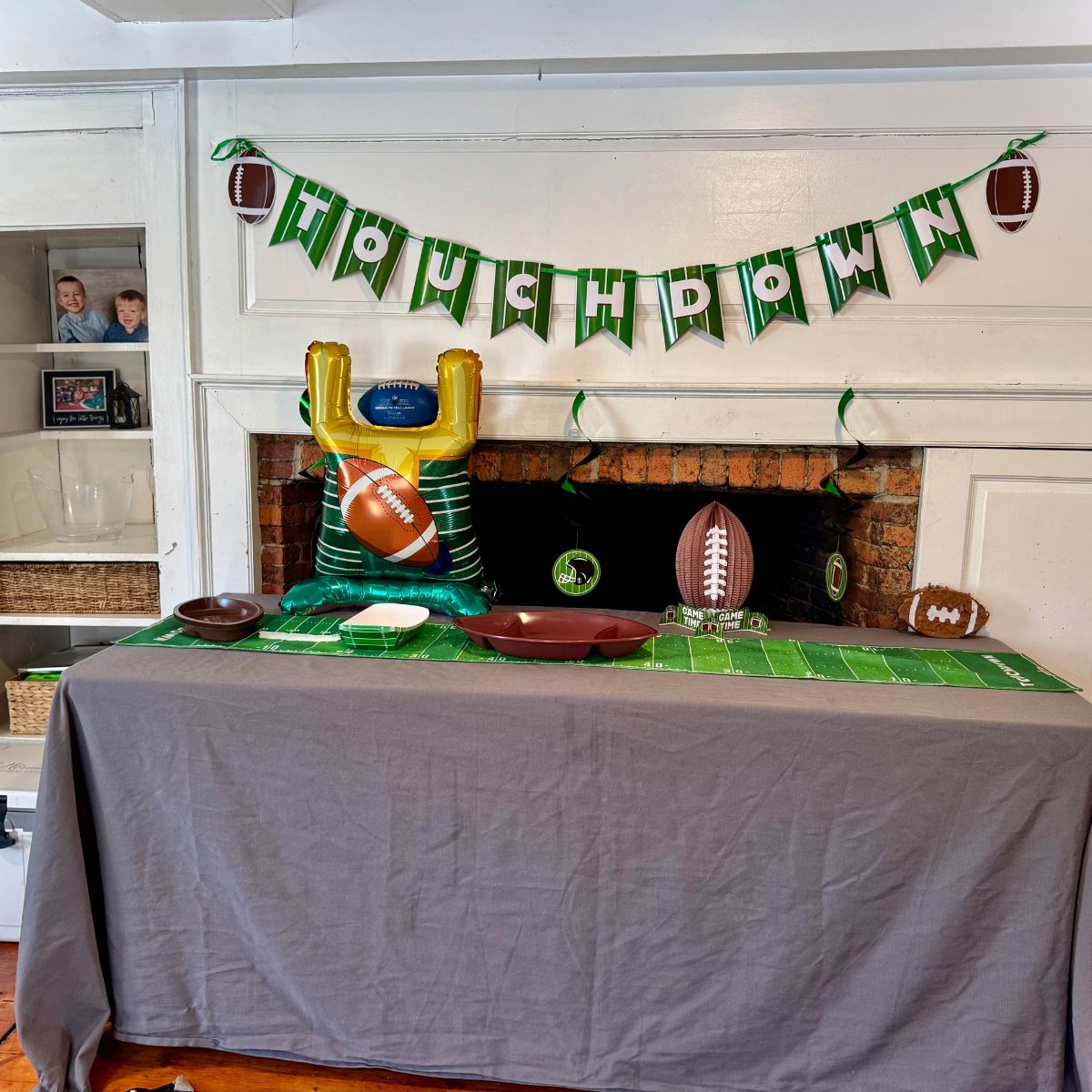 How to Host the Ultimate Super Bowl Party (Without Overdoing It ...